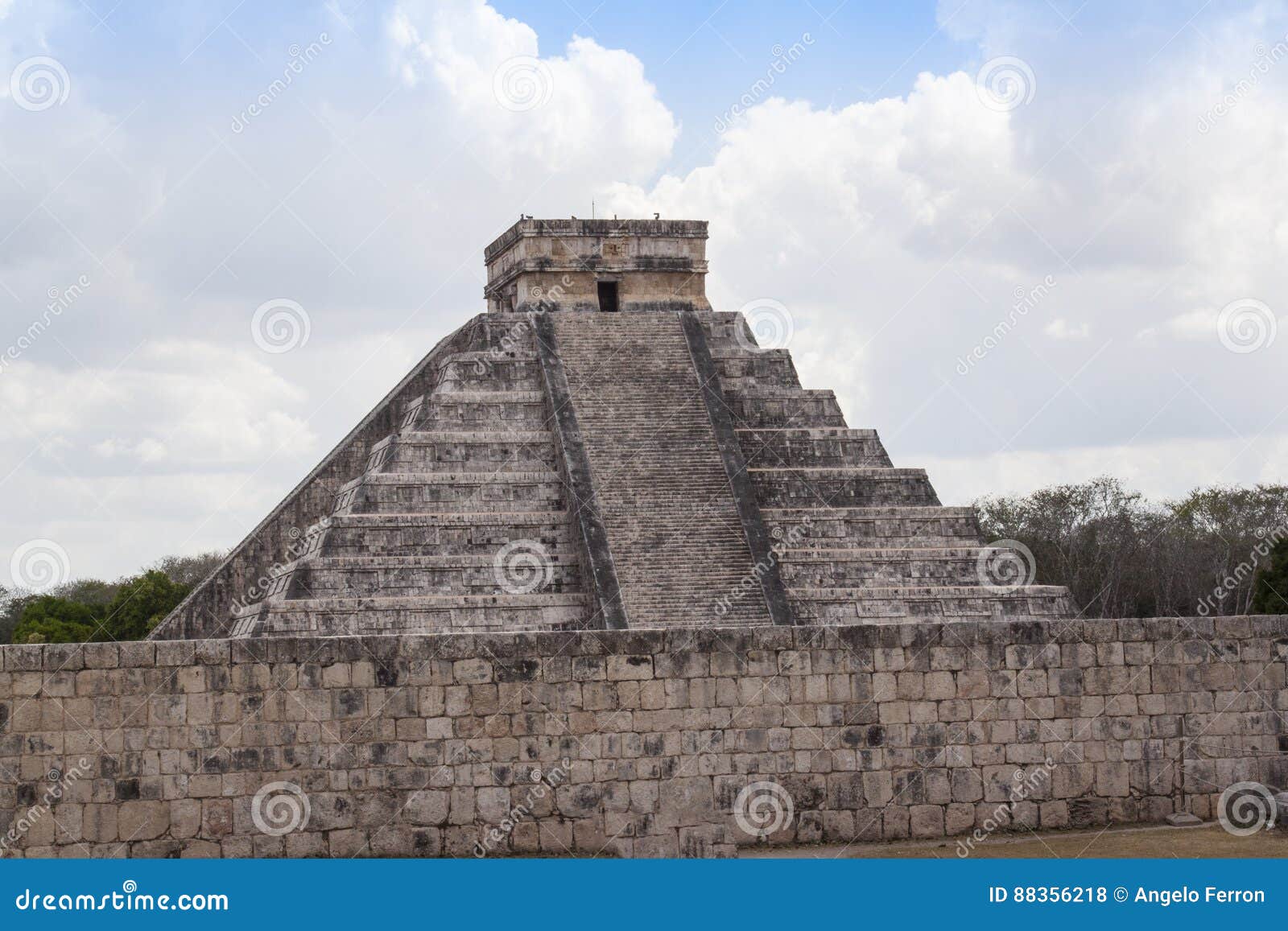 Maya Pyramid, Chichen-Itza, Mexique Photo stock - Image du ville ...