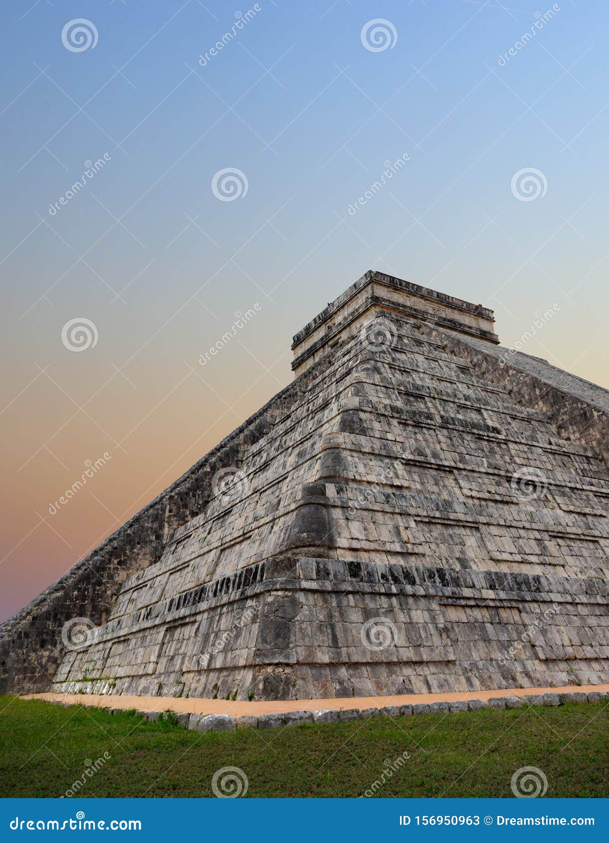A Fantastic Sunset at Chichen Itza Editorial Stock Photo - Image of ...