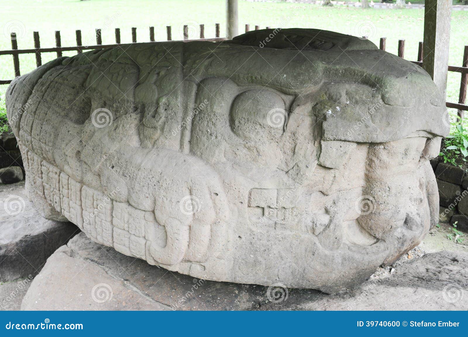 Mayan Archaeological Site of Quirigua Stock Photo - Image of sculptures ...