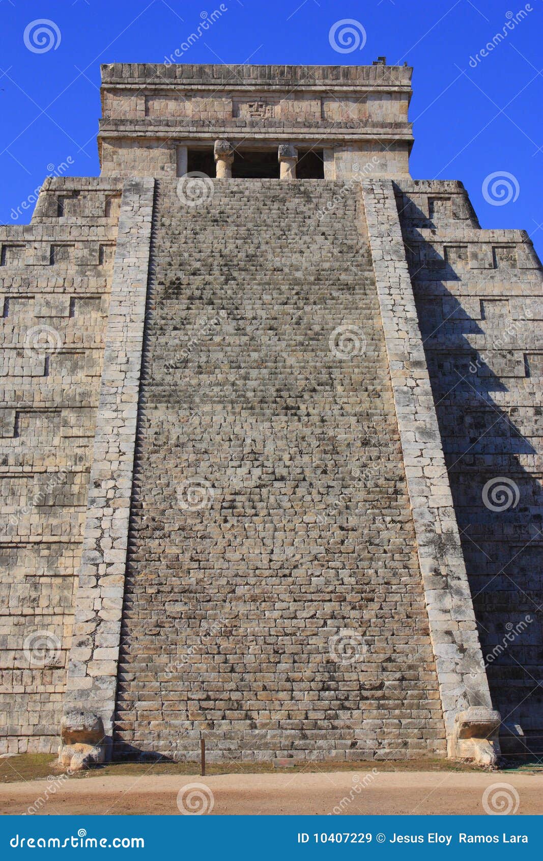 Kukulcan Castle At Chichen Itza Royalty-Free Stock Photography ...