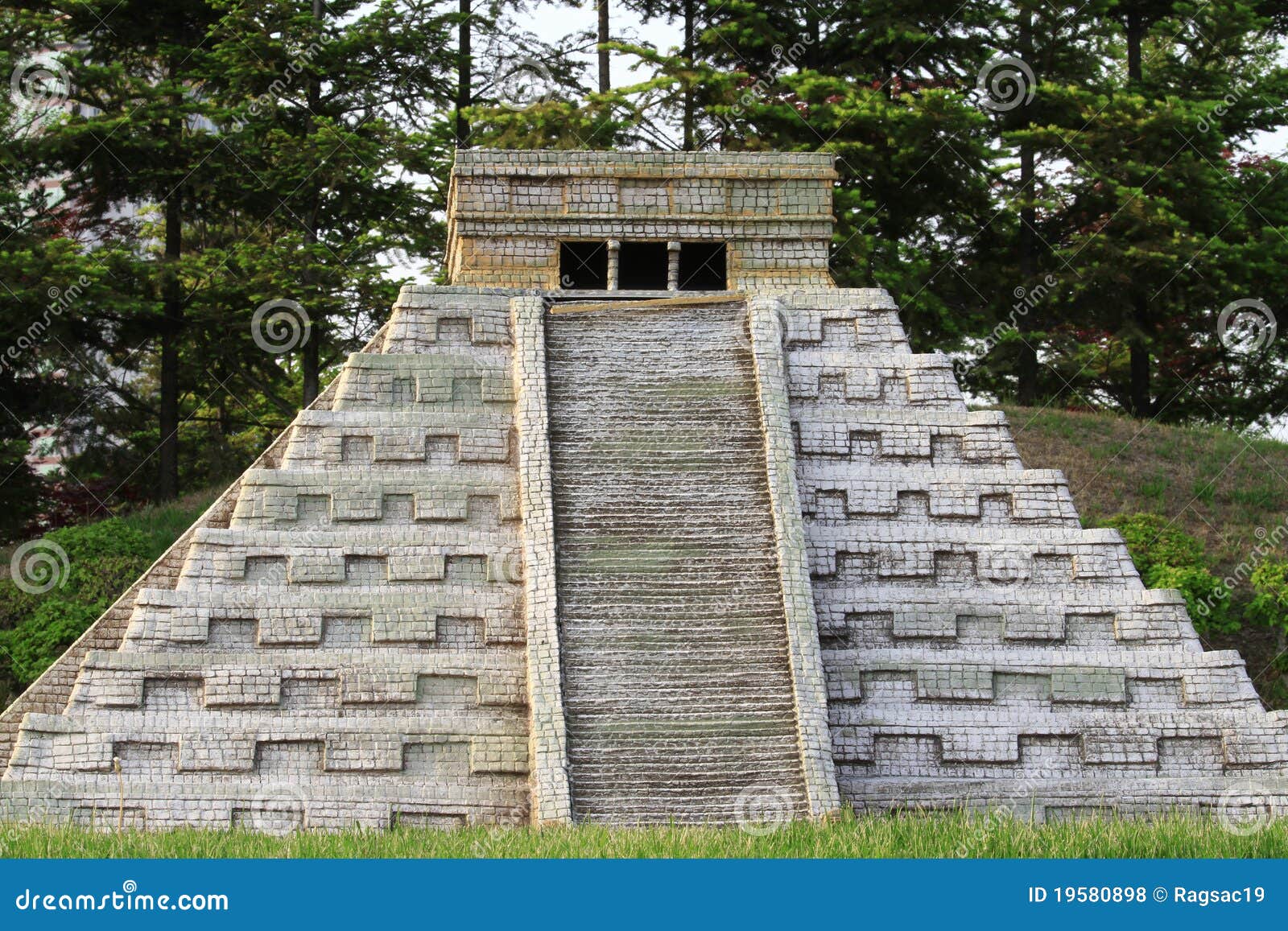 Mayan Kukulcan Pyramid - Replica Stock Photo - Image of high, green ...