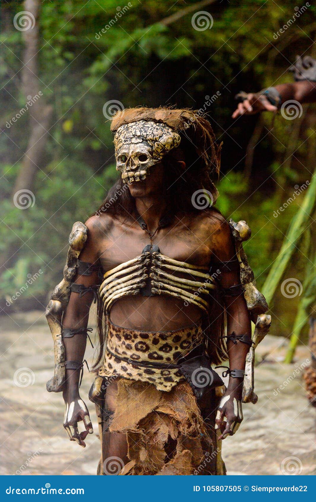 Mayan mensen in Mexico redactionele afbeelding. Image of sier - 105807505