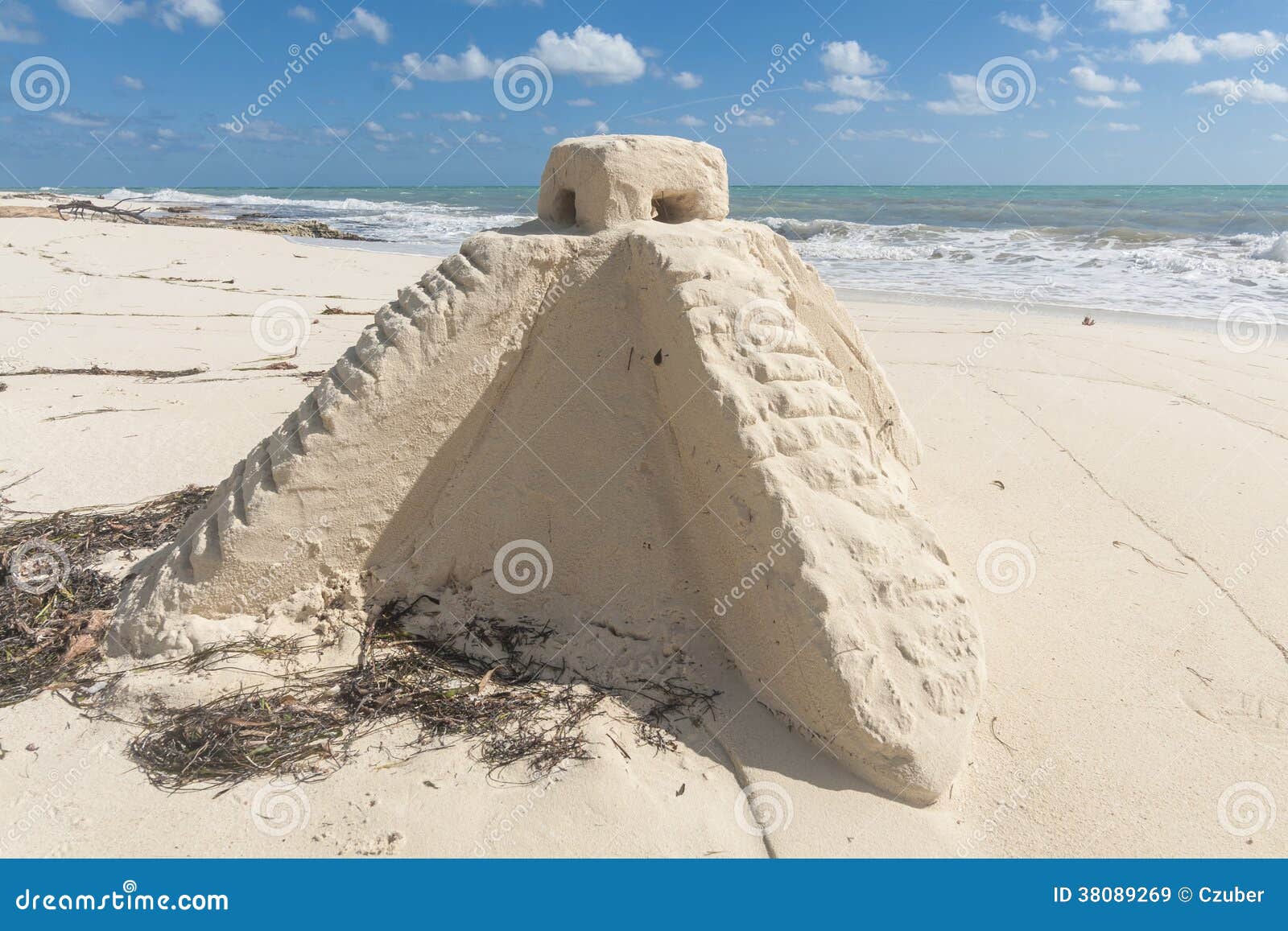 Mayan pyramid stock image. Image of ocean, chichen, sand - 38089269