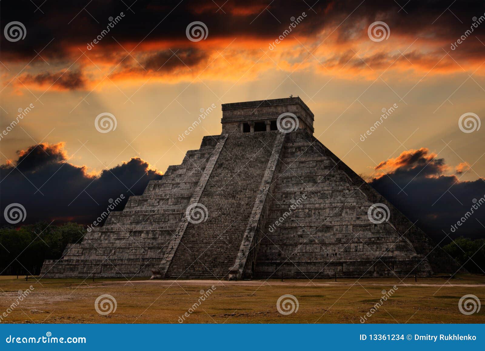 Mayan Pyramid In Chichen-Itza, Mexico Stock Photo - Image of ...