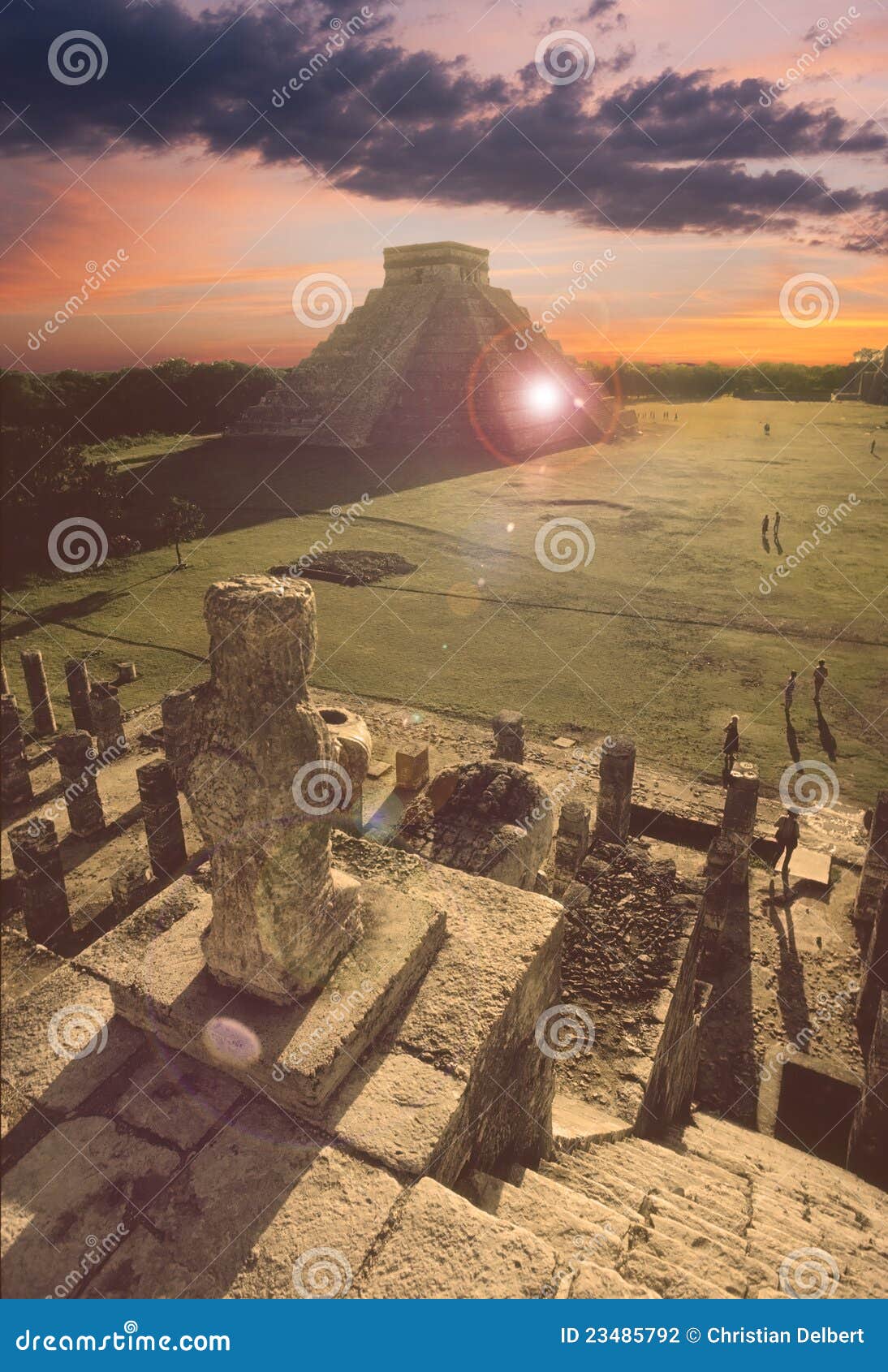 Mayan Pyramid at Chichen-Itza, Mexico Stock Photo - Image of ...