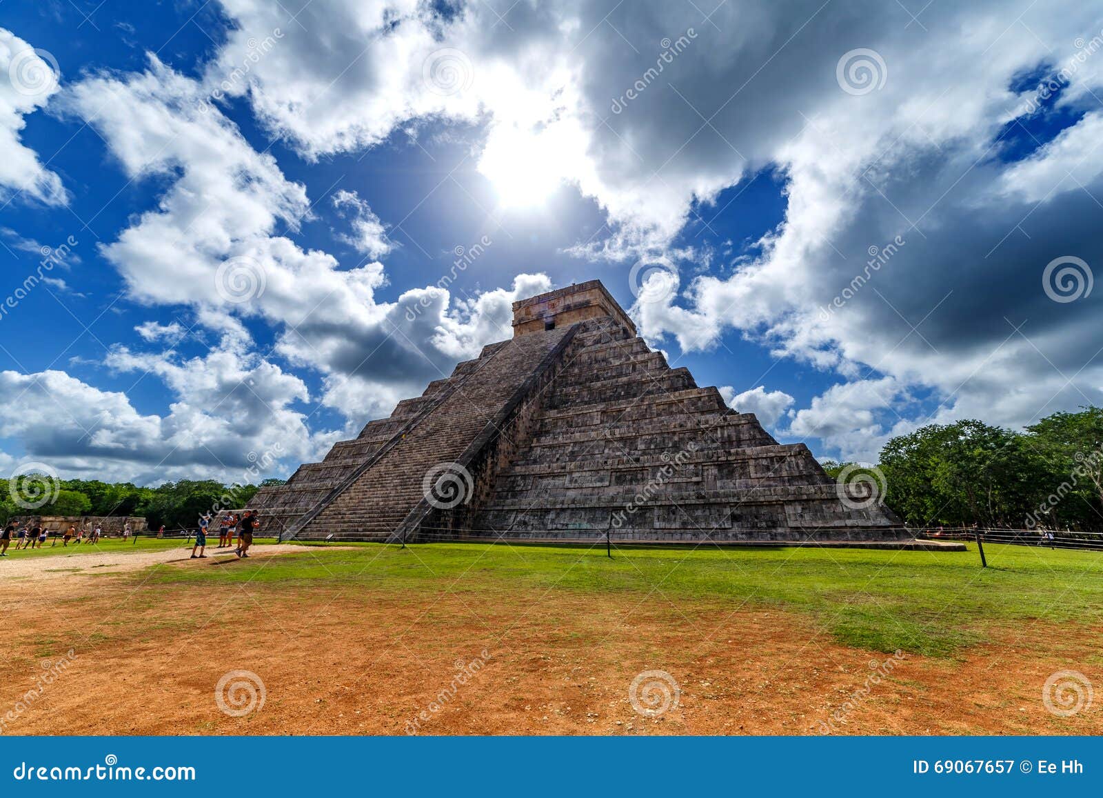 Mayan Pyramid Chichen Itza stock image. Image of horizon - 69067657
