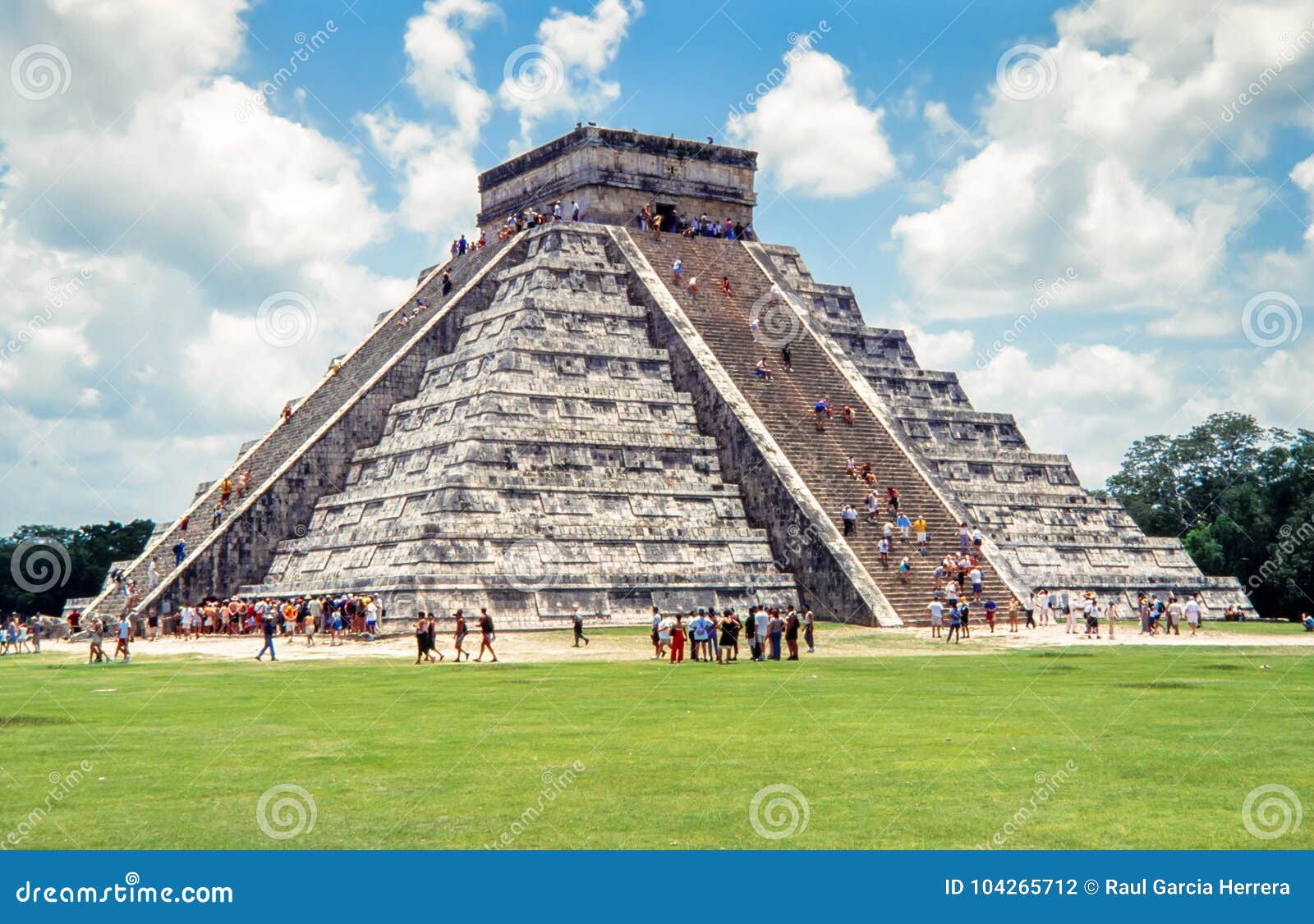 Mayan Pyramid of Kukulcan El Castillo in Chichen Itza, Mexico Editorial ...