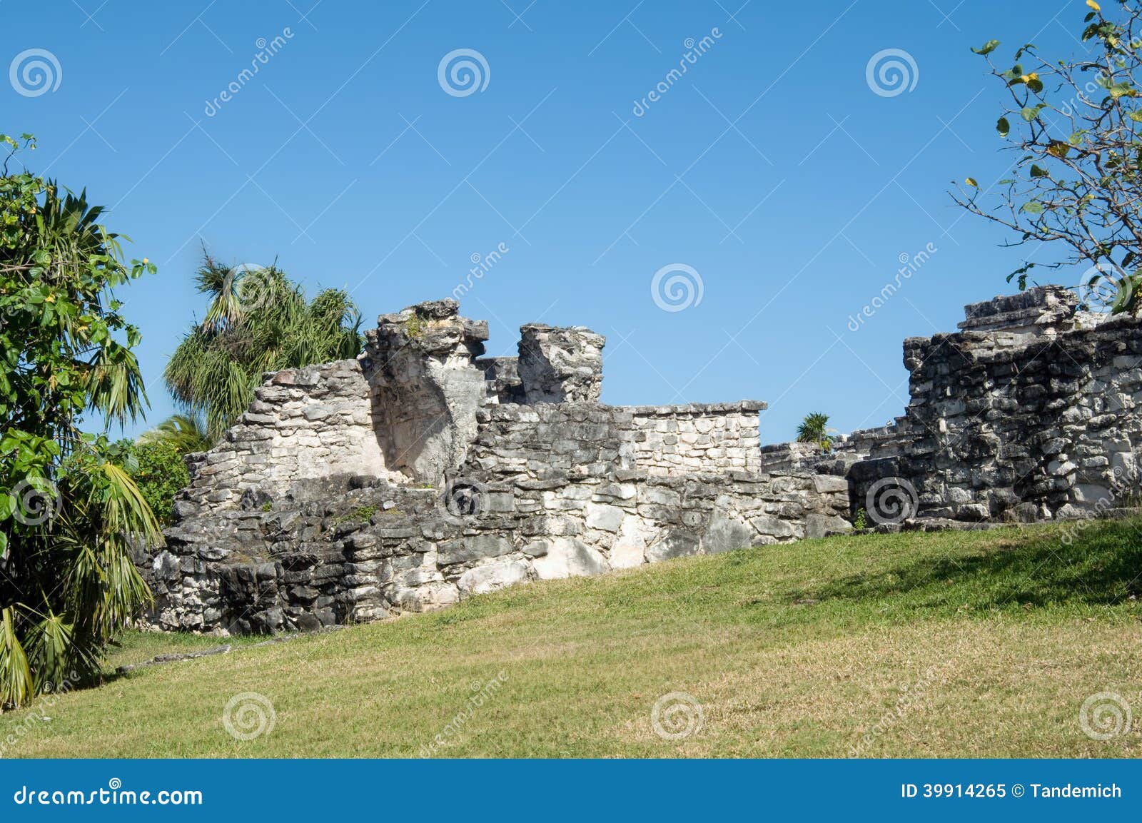 Mayan Pyramid, Tulum, Mexico Stock Image - Image of beach, archeology ...