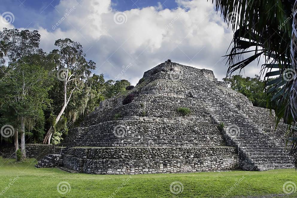 Mayan ruin pyramid stock image. Image of mexico, chichen - 1959151
