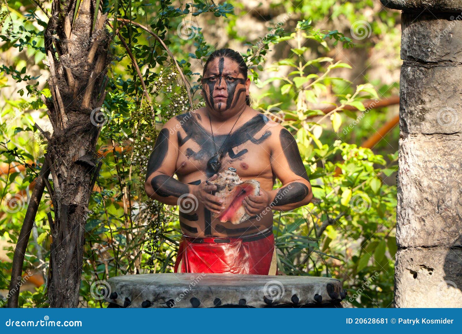 Mayan show in the jungle editorial photo. Image of mask - 20628681
