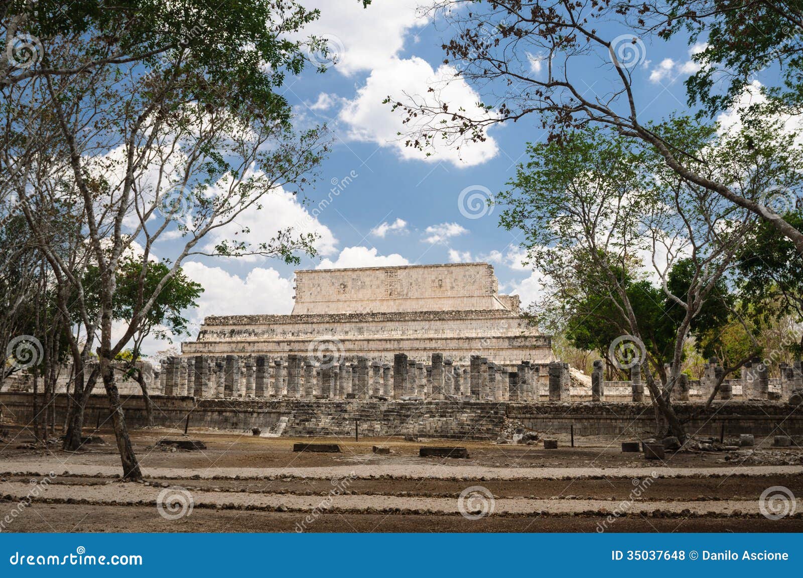Mayan Temple in Chichen Itza Stock Photo - Image of mayan, travel: 35037648