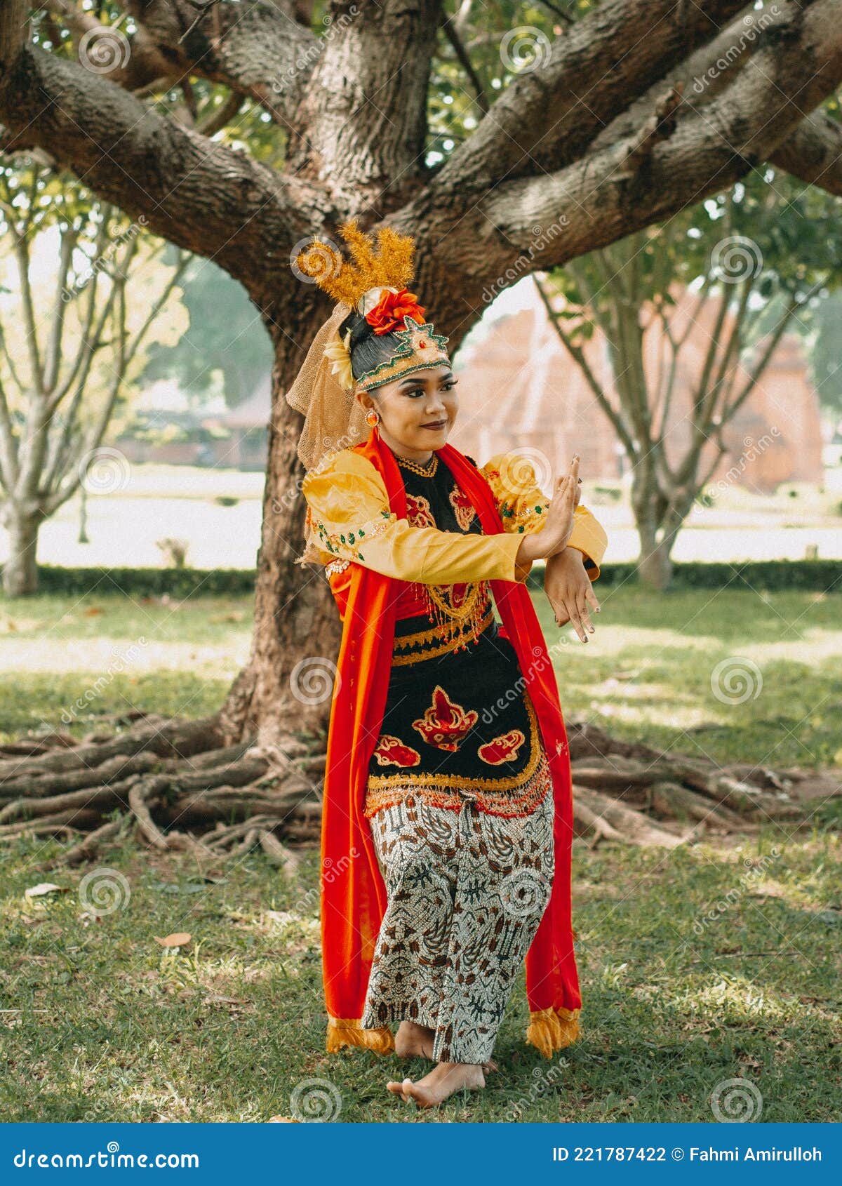 Mayang Rontek Dance editorial photography. Image of elements - 221787422