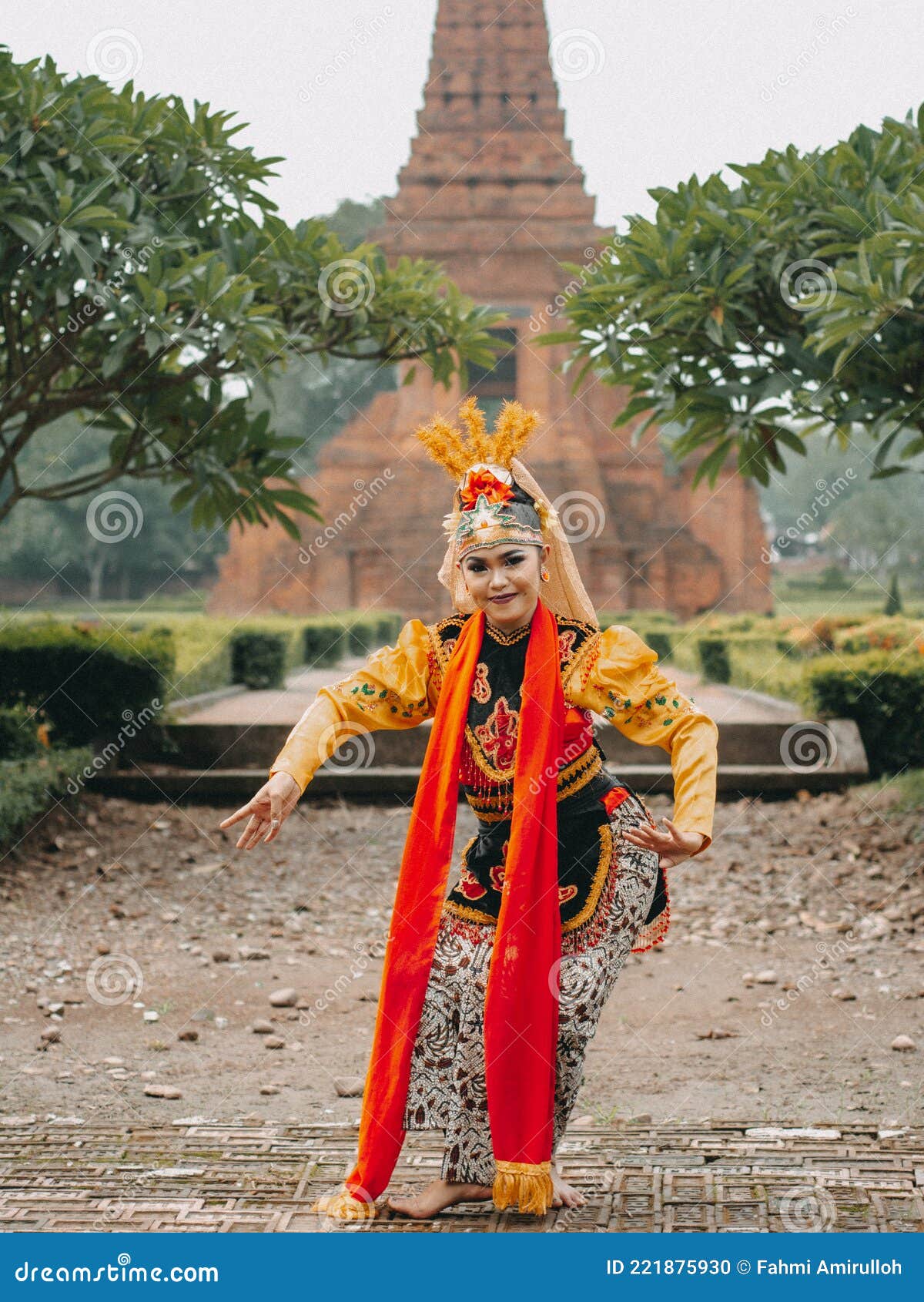Mayang Rontek Dance editorial image. Image of dessert - 221875930