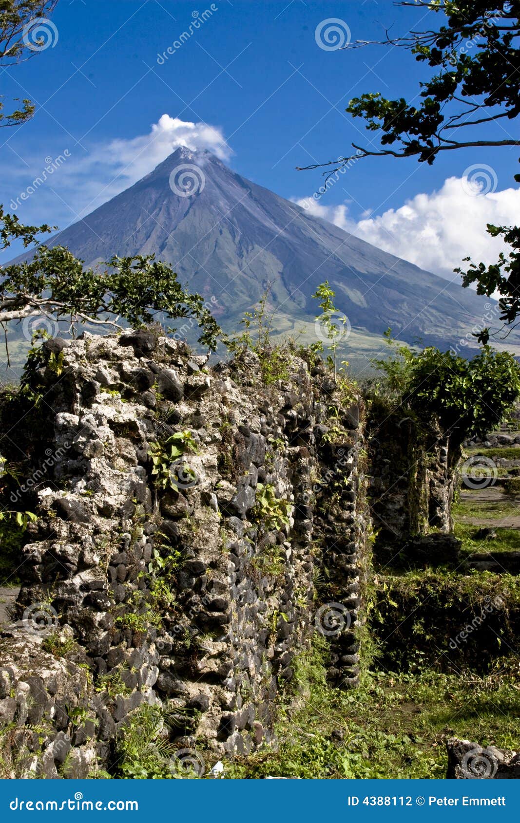 Mayon Volcano Behind a Wall Stock Photo - Image of peak, active: 4388112