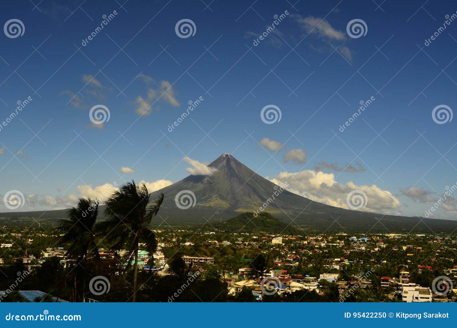 Volcano Mt. Mayon, Bicol, Albay Philippines Editorial Photo ...