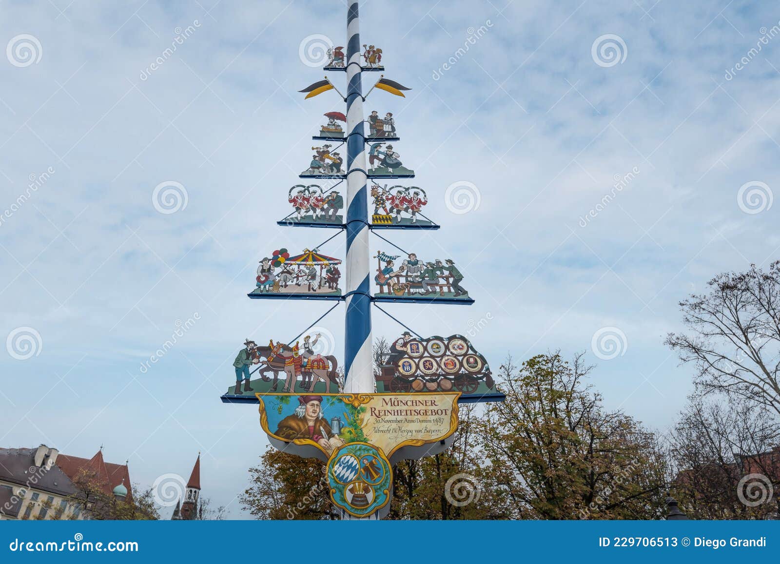Maypole at Viktualienmarkt - Munich, Bavaria, Germany Editorial Stock ...