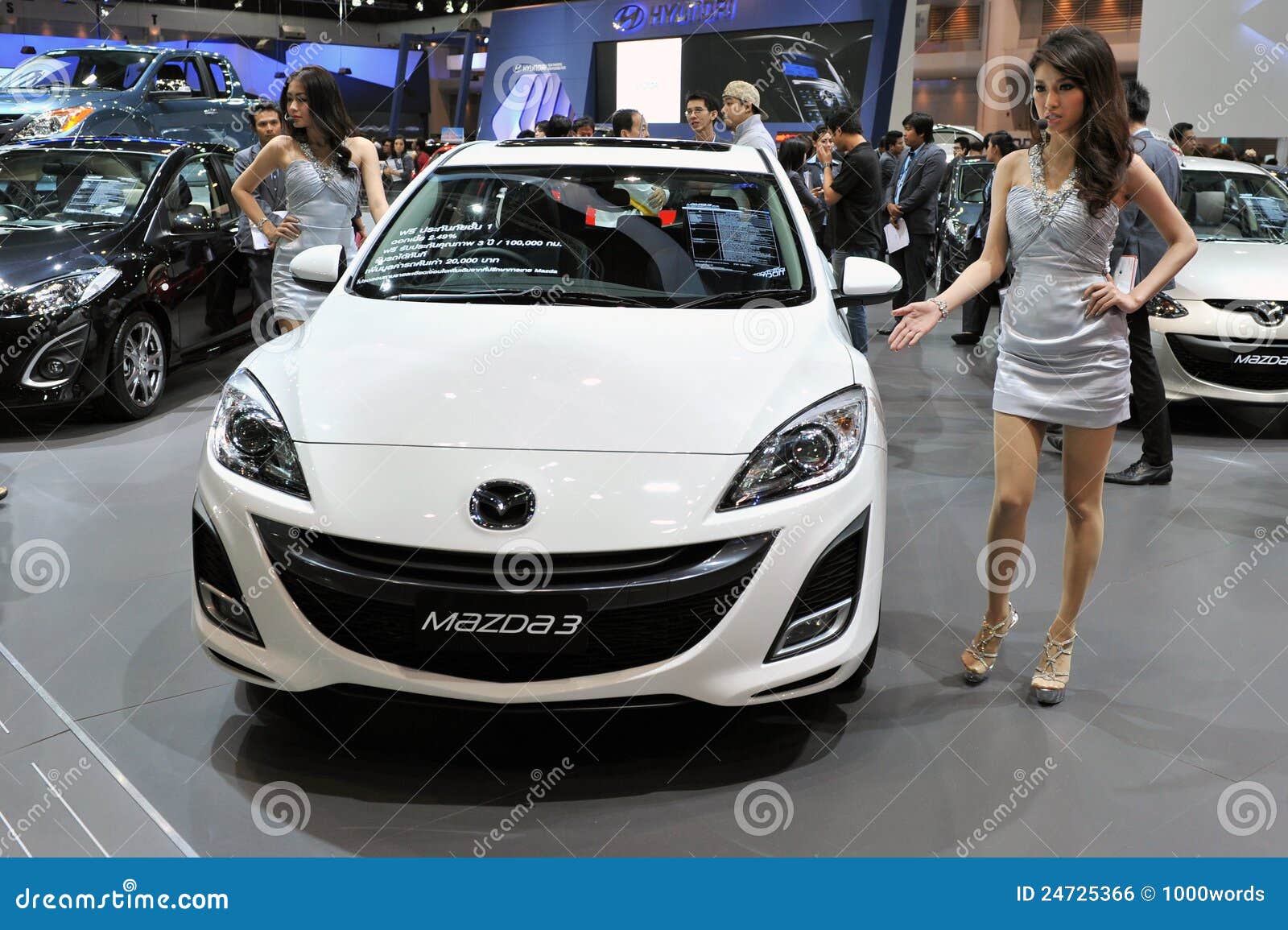 Mazda 3 Su Visualizzazione Ad Un Car Show a Bangkok Fotografia ...