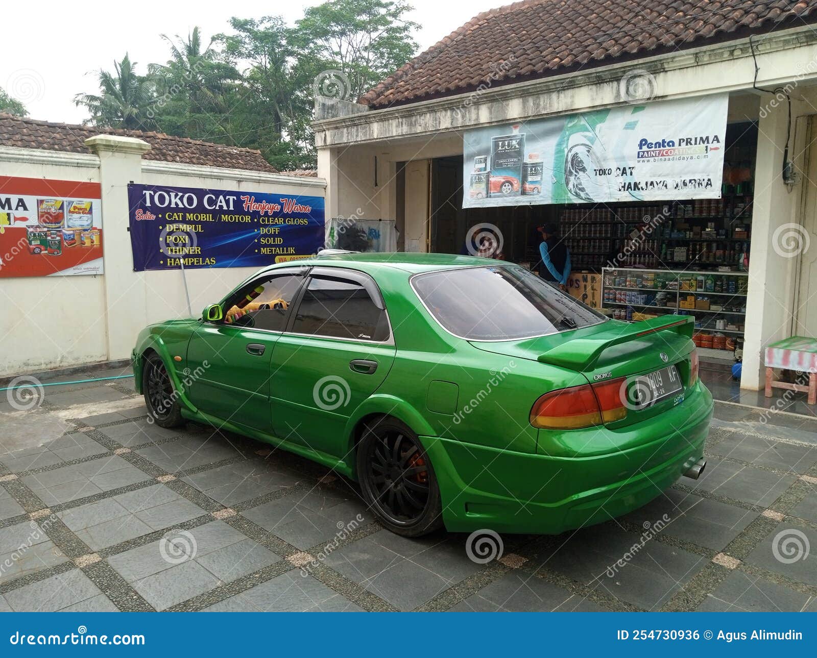 Mazda Cronos Tahun 1994 with Green Editorial Photo - Image of green, 1994: 254730936
