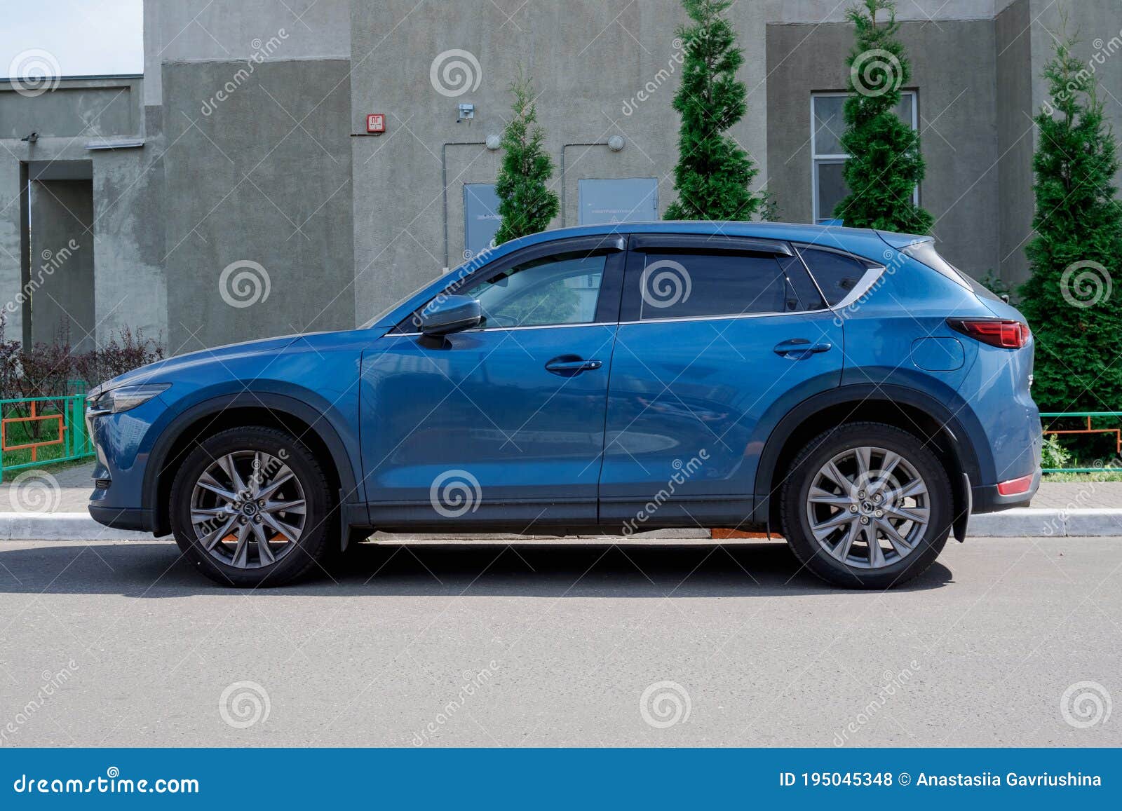 Mazda cx5 foto de stock editorial. Imagem de mazda, azul - 195045348