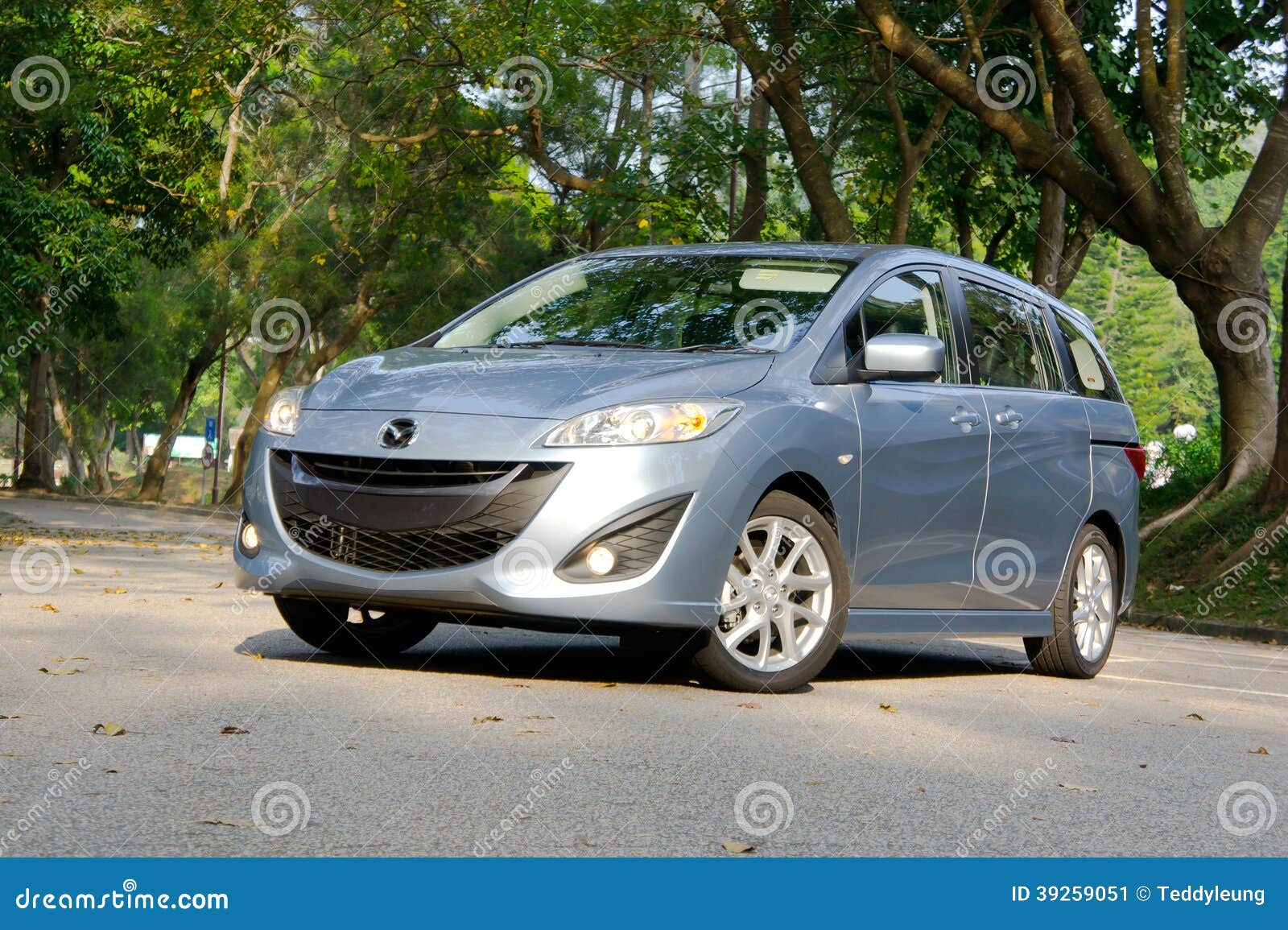 Mazda5 MPV editorial photo. Image of mazda, concept, modern - 39259051