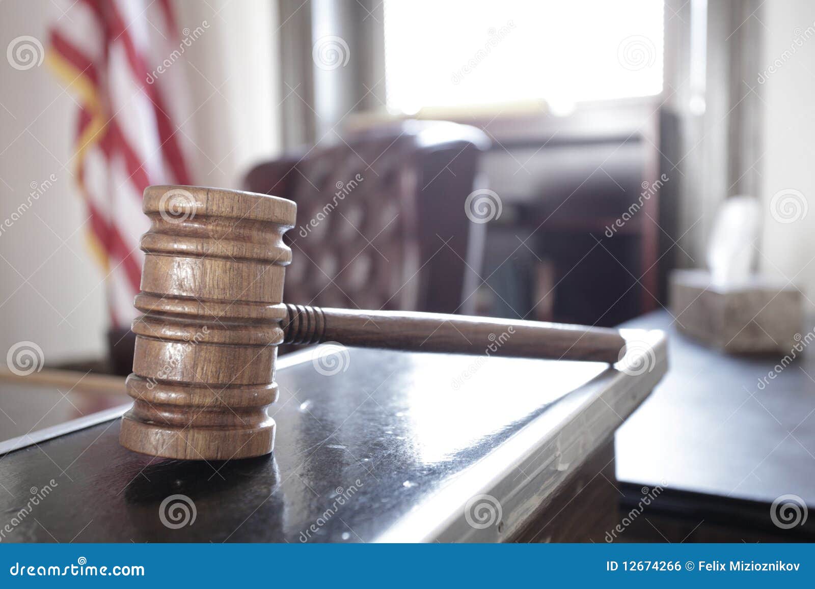 Mazo de los jueces foto de archivo. Imagen de mazo, escritorio - 12674266