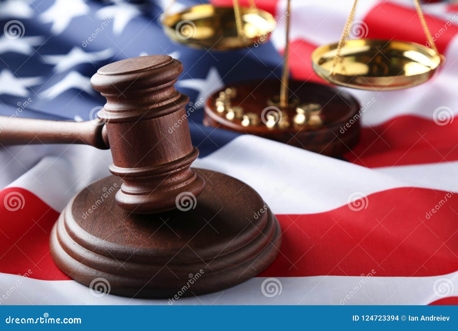 Mazo Del Juez Con Las Escalas Foto de archivo - Imagen de courtroom ...