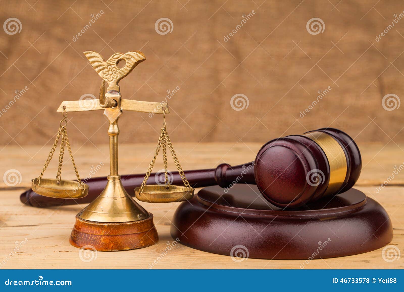 Mazo Del Juez Y Primer De Las Escalas Foto de archivo - Imagen de venta ...