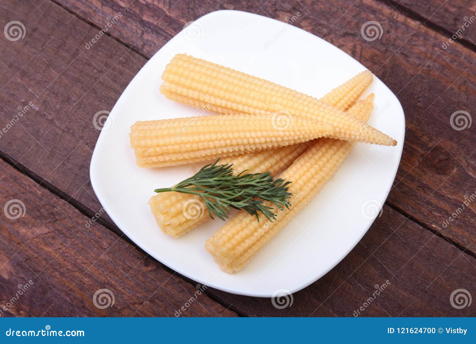 Mazorca De Mini Corn Preservada En La Placa En El Tablero De Madera ...