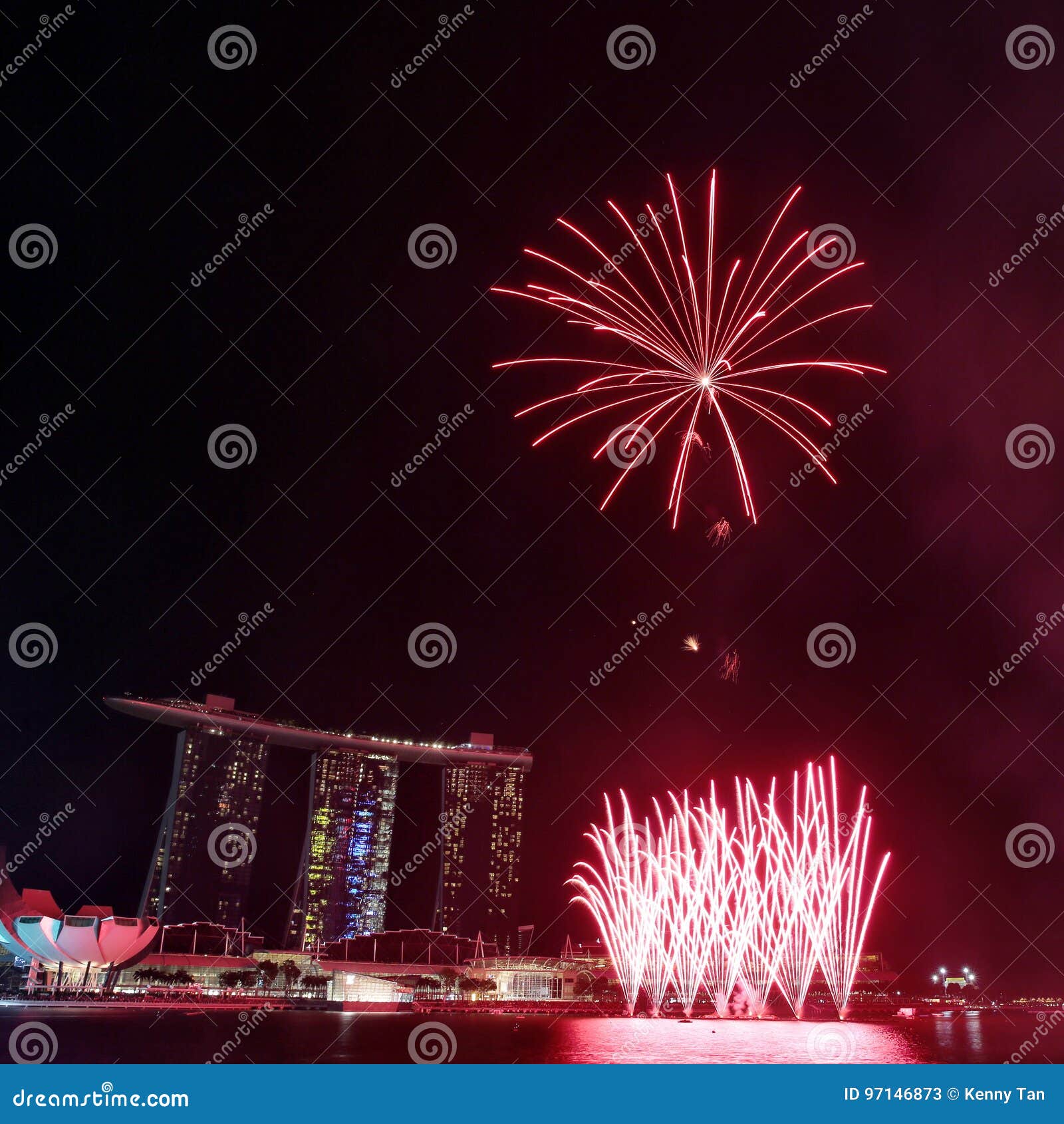 MBS De Los Fuegos Artificiales De NDP 2017 Imagen de archivo - Imagen ...