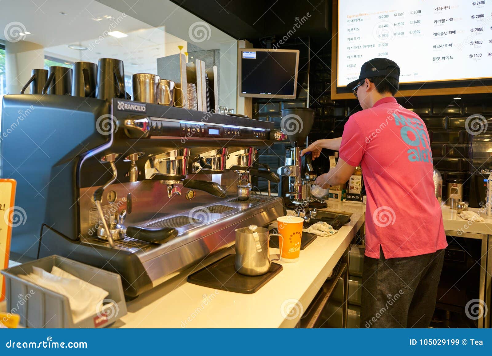 McCafe imagen de archivo editorial. Imagen de color - 105029199