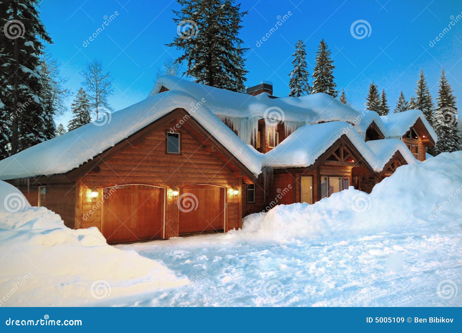 Mccall Winter Log Cabin stock image. Image of landscape - 5005109