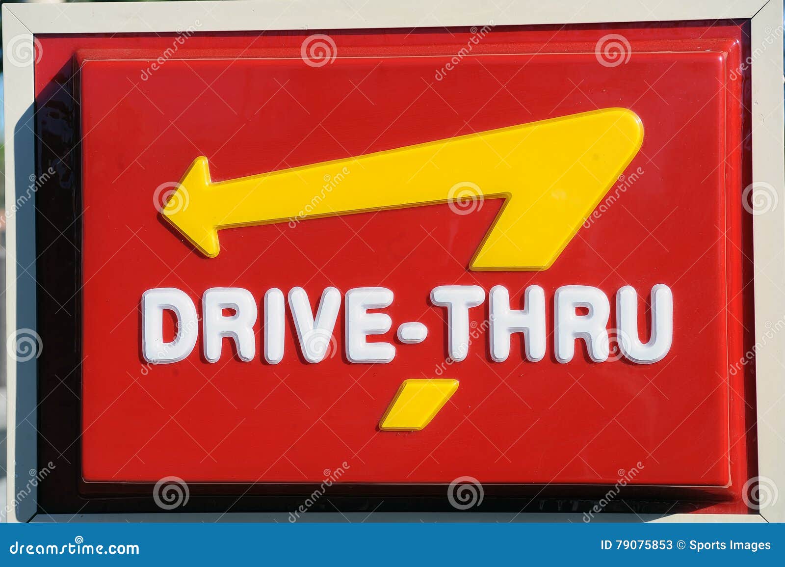 McDonalds-Antrieb Durch Zeichen Redaktionelles Stockfoto - Bild von ...