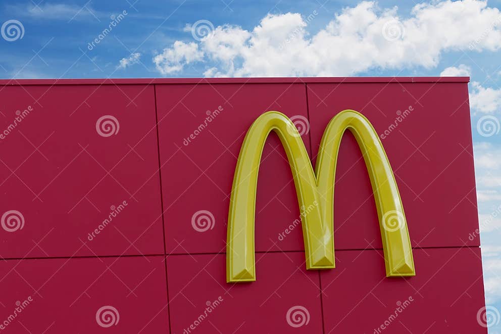 McDonalds sign editorial photo. Image of market, chain - 21184246