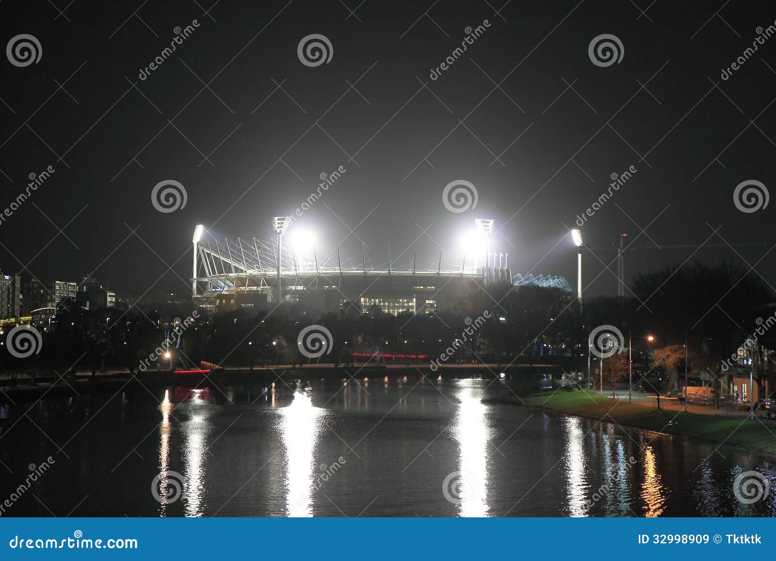 MCG Melbourne night editorial stock image. Image of cityscape - 32998909