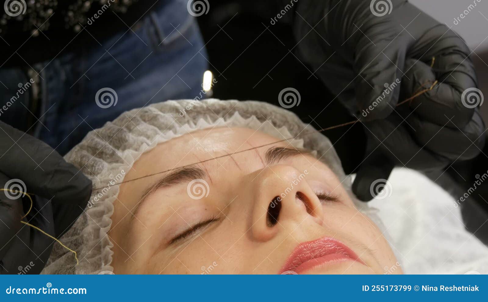 Measure the Shape of New Eyebrows with Special Dyed Thread ...