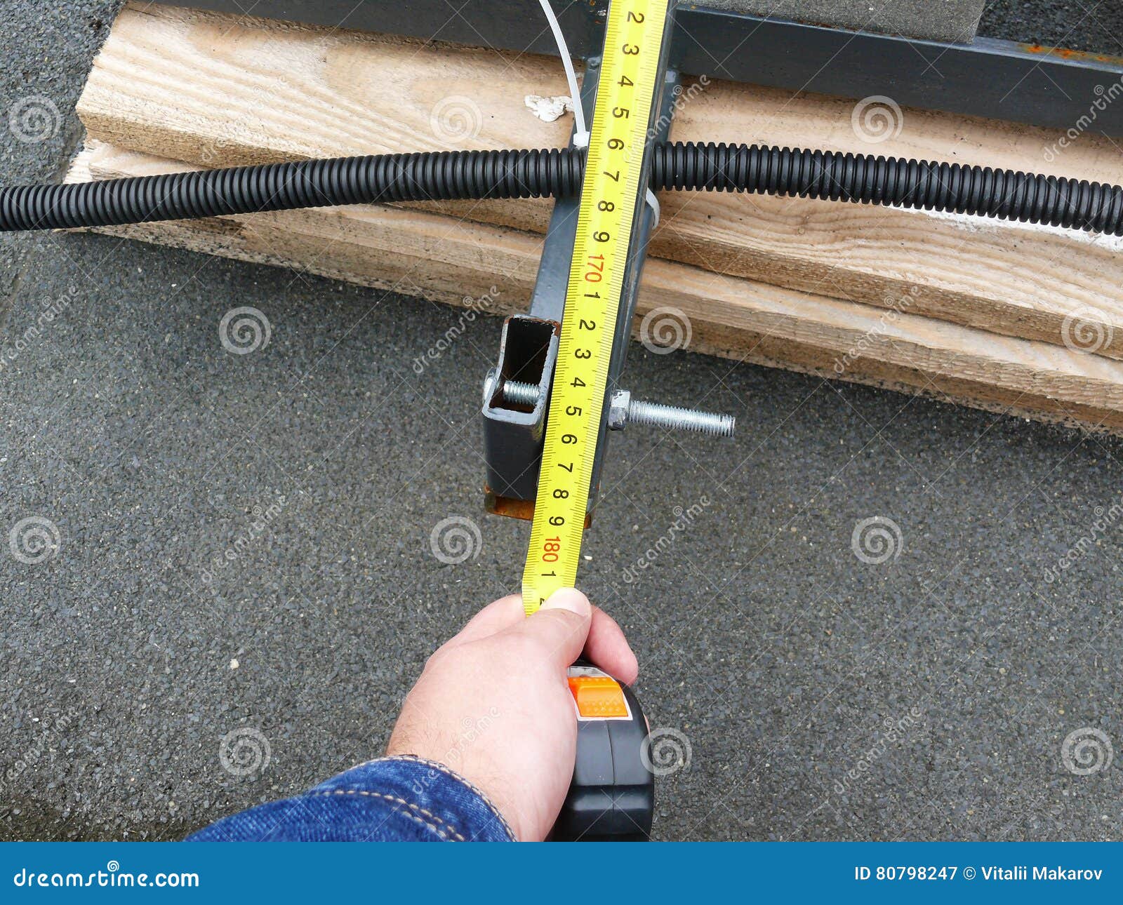 Measurement of the Dimensions of Metal Structures on the Roof Stock ...