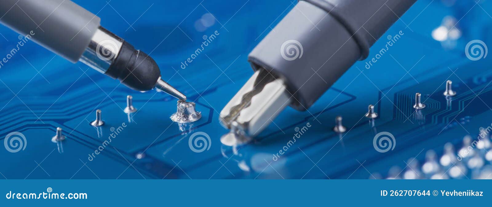 Measuring Electronic Signal Using Oscilloscope on the PCB. Electronics ...