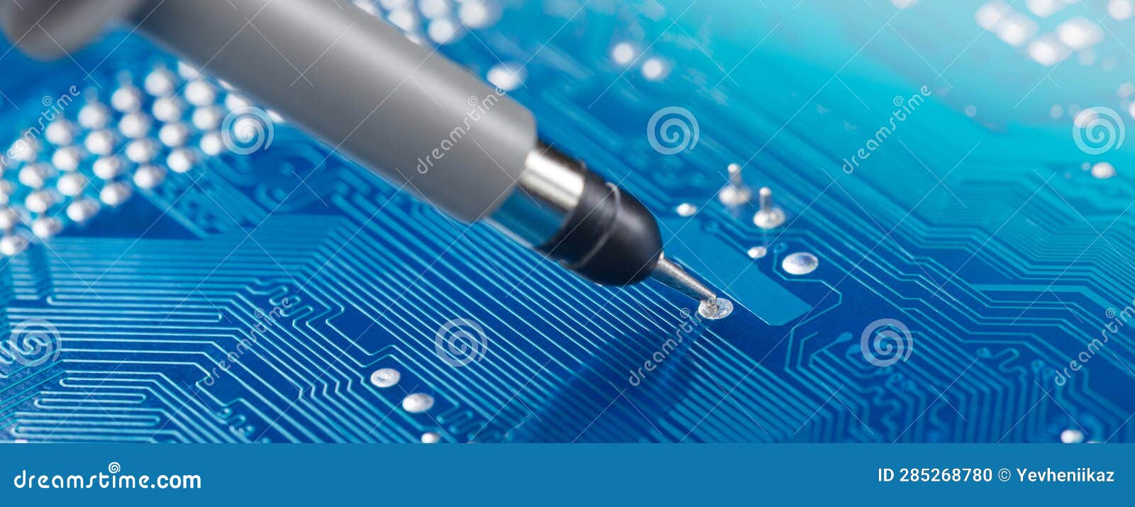 Measuring Electronic Signal Using Oscilloscope on the PCB. Electronics ...