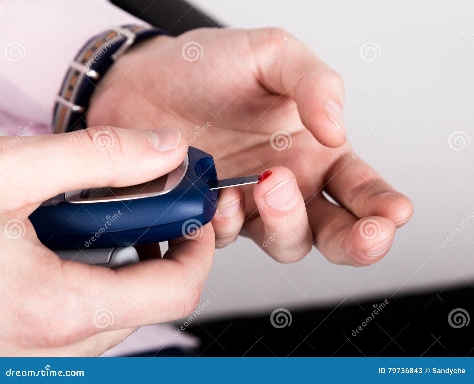 Measuring Glucose Level Blood Test Using Ultra Mini Glucometer and ...
