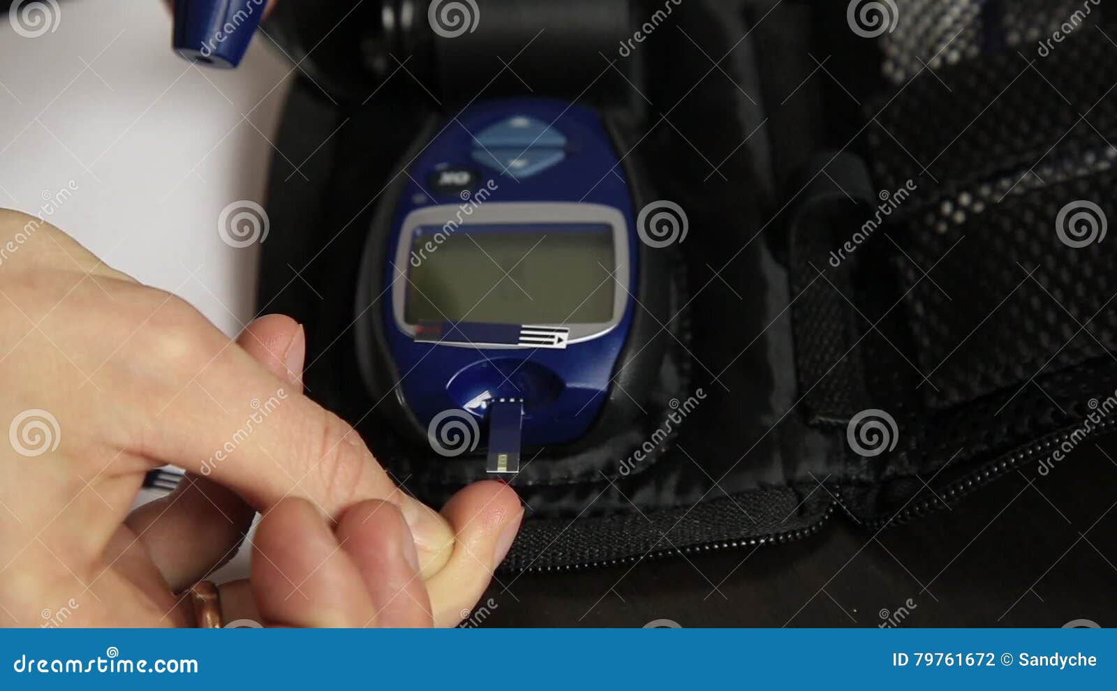 Measuring Glucose Level Blood Test Using Ultra Mini Glucometer and ...