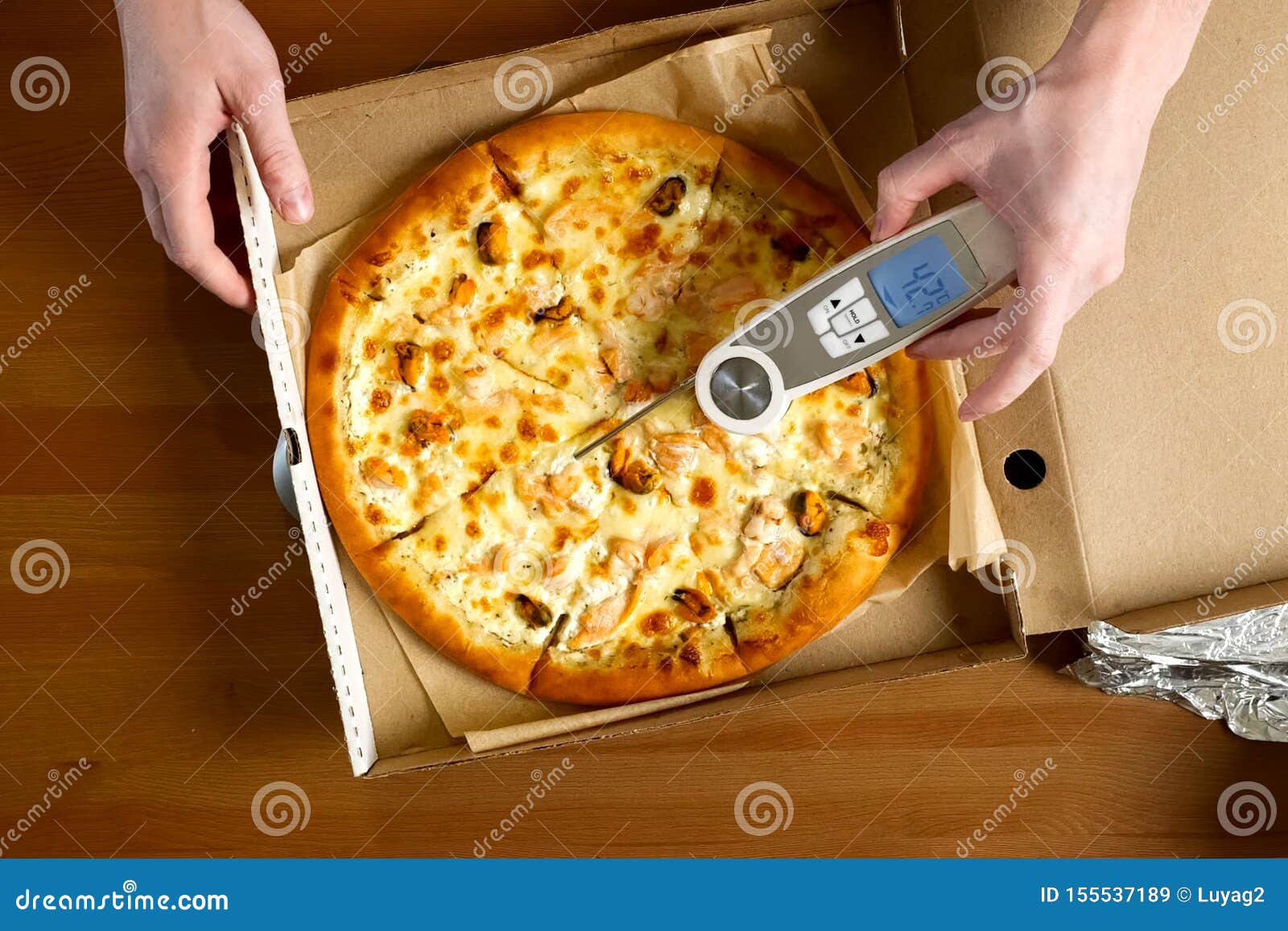 Measuring Pizza Temperature with a Thermometer Stock Image - Image of ...