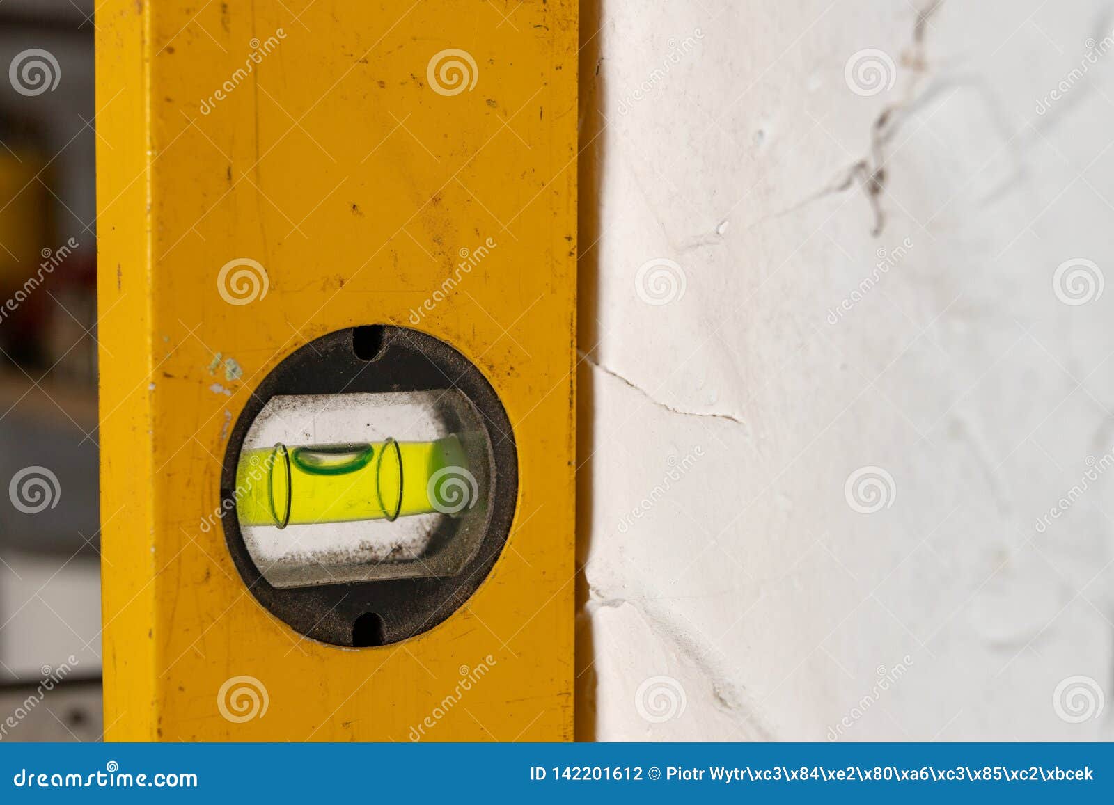 Measuring the Slope of a Surface Using a Spirit Level. Measuring ...