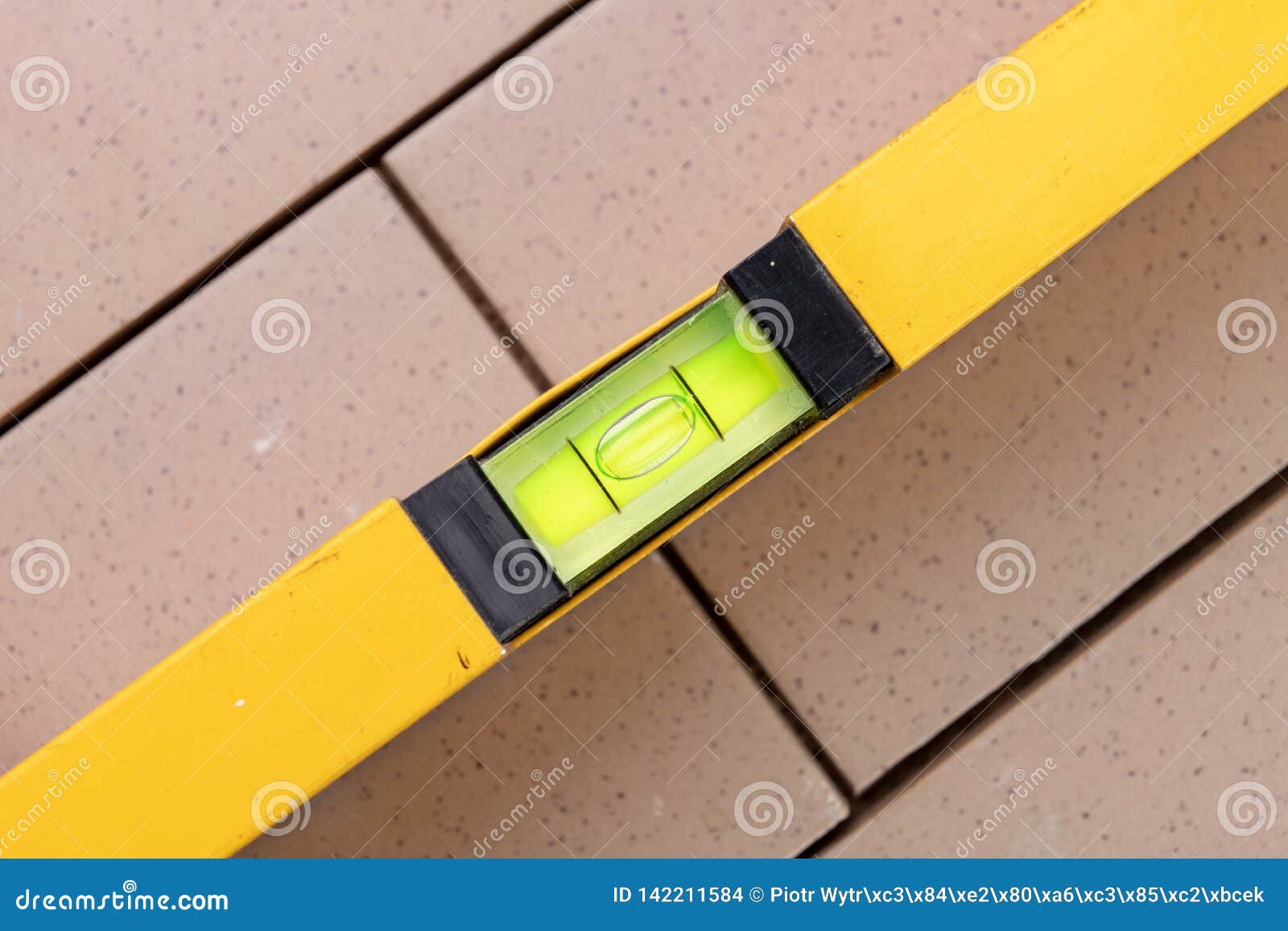 Measuring the Slope of a Surface Using a Spirit Level. Measuring ...