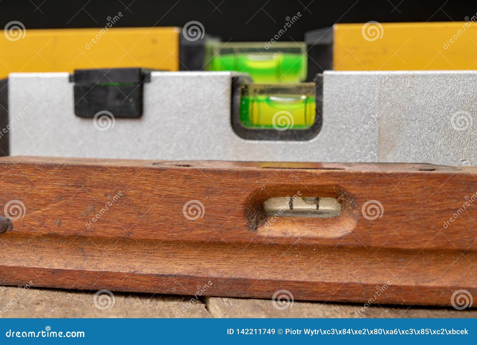 Measuring the Slope of a Surface Using a Spirit Level. Measuring ...