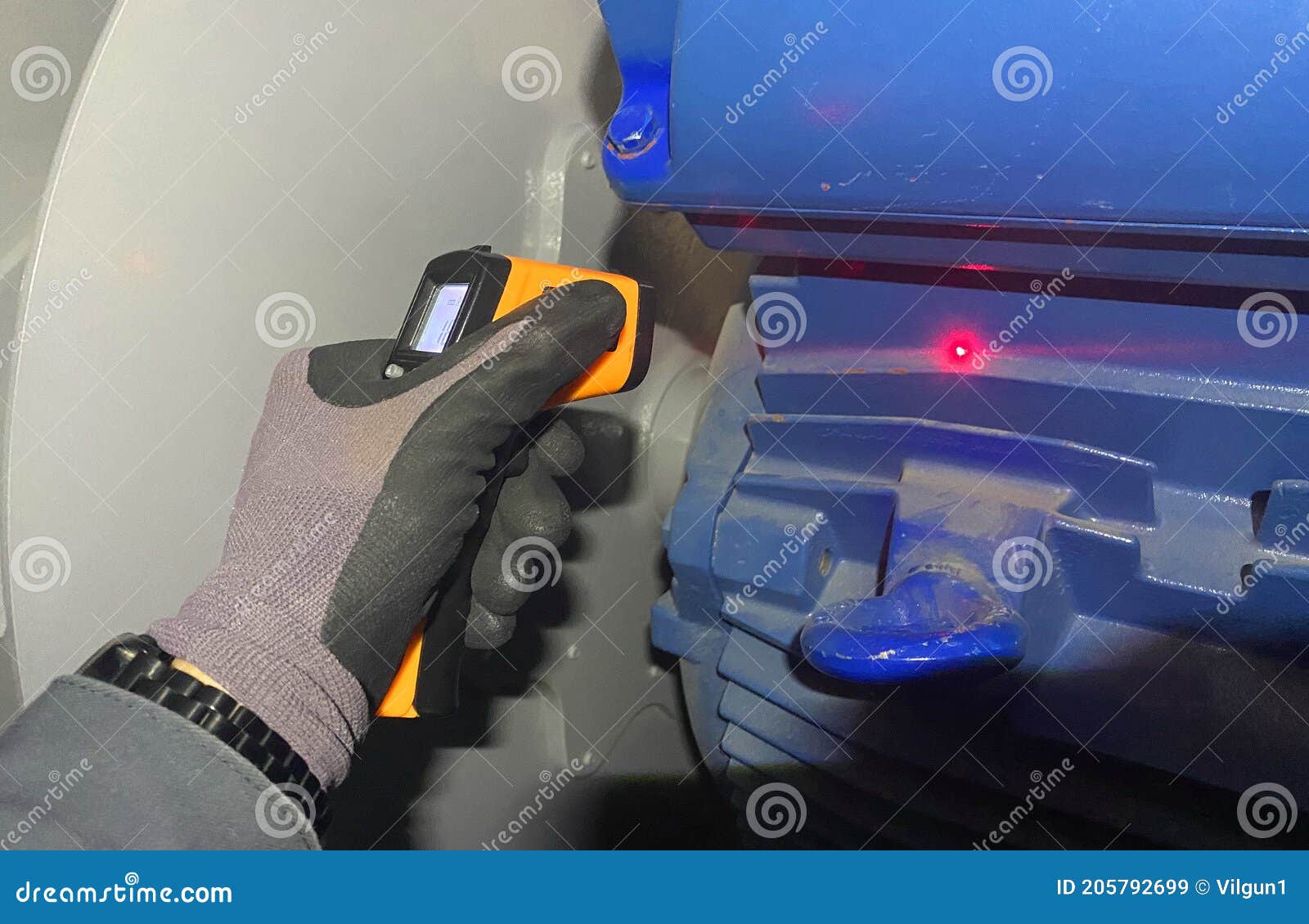 Pyrometer for Measuring the Temperature of an Object. Device for ...