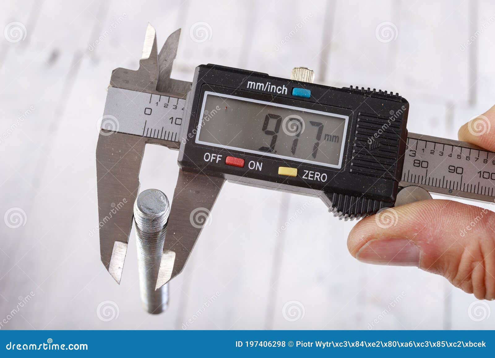 Measuring the Thread Diameter with an Electronic Caliper. Measuring ...