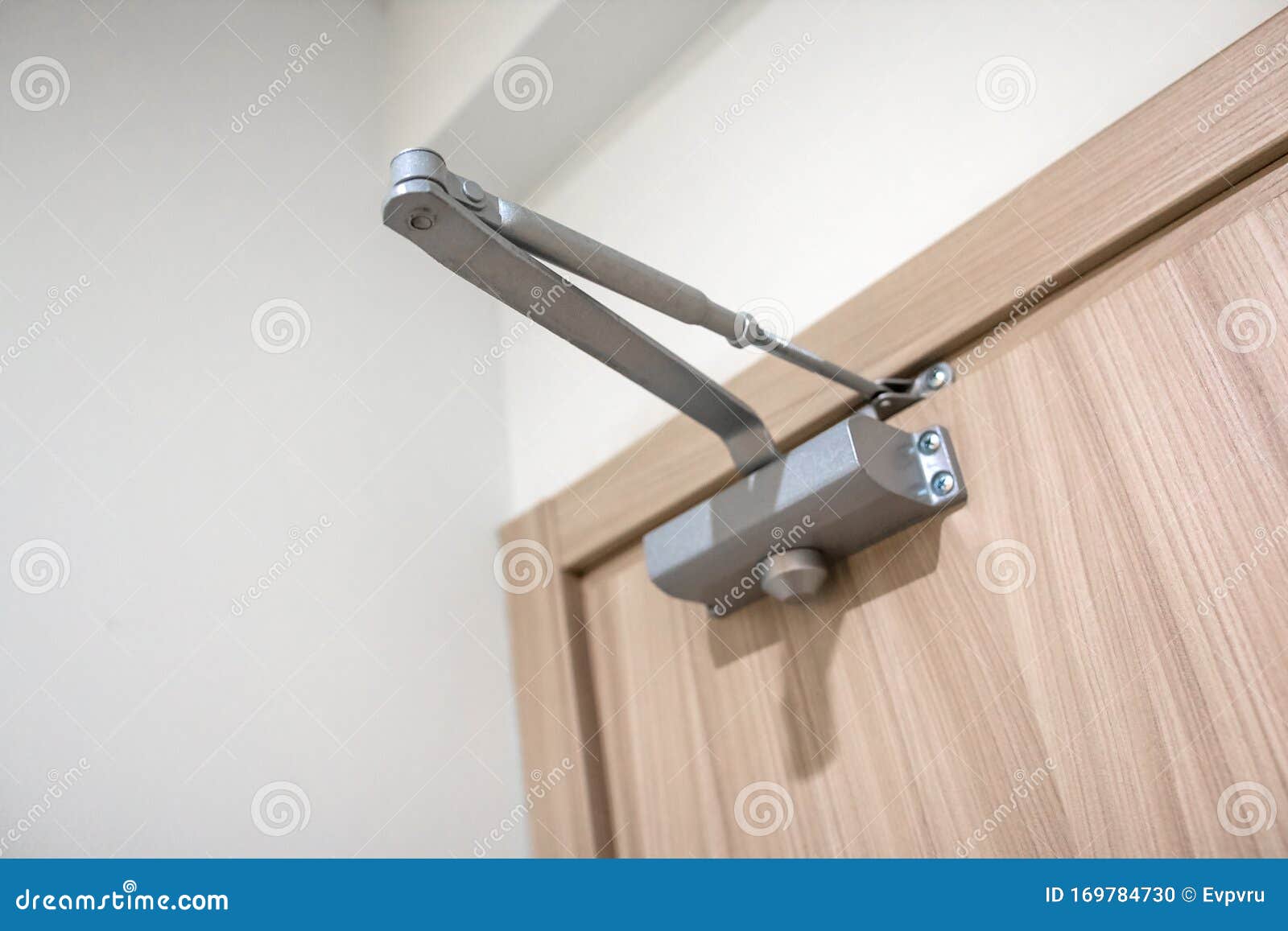 Mecanismo Para Fechar Automaticamente a Porta Foto de Stock - Imagem de ...