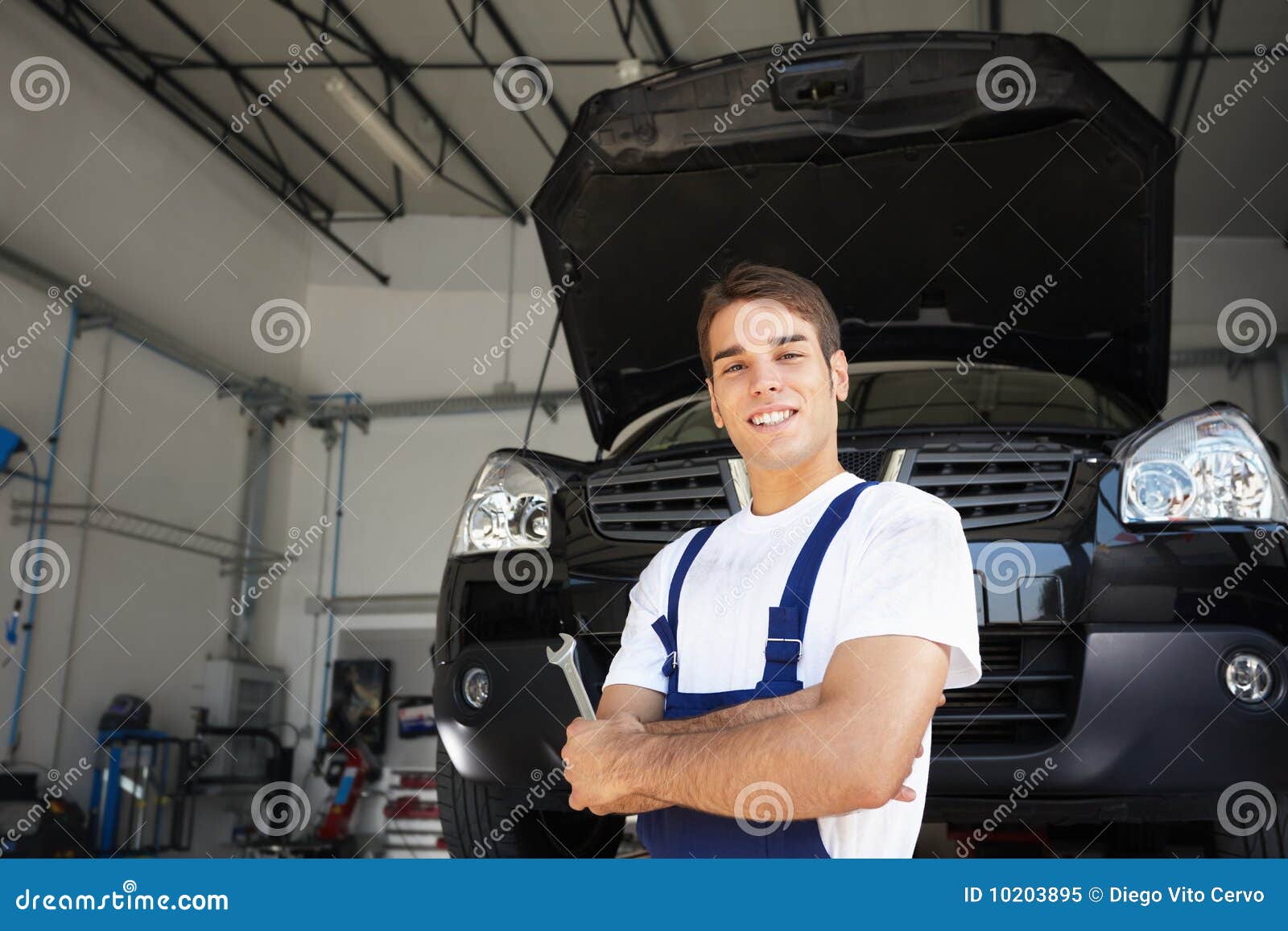 Mechanic stock image. Image of confidence, fixing, caucasian - 10203895