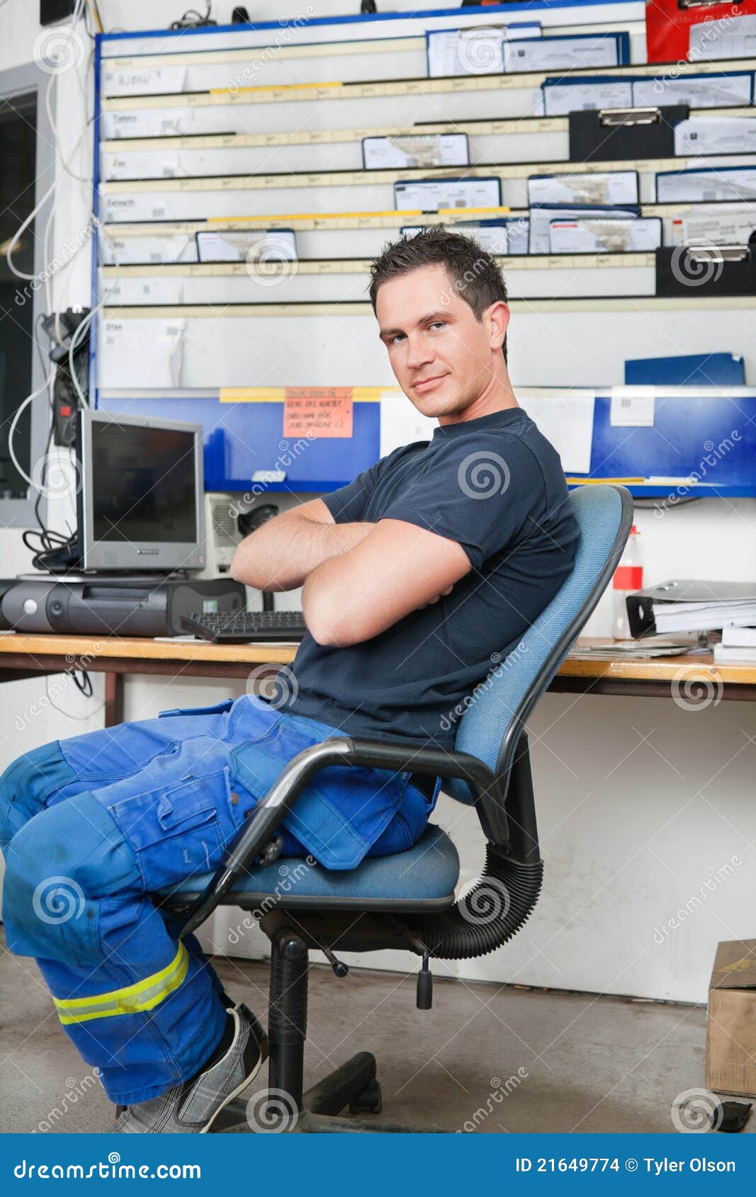 Mechanic at Auto Repair Shop Stock Photo - Image of mechanic, employee ...