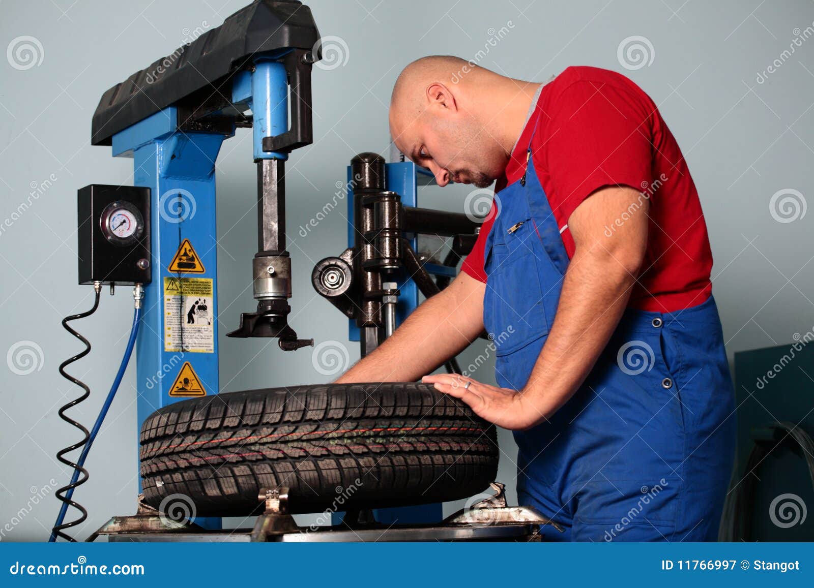 Mechanic changes a tire stock image. Image of motor, work - 11766997
